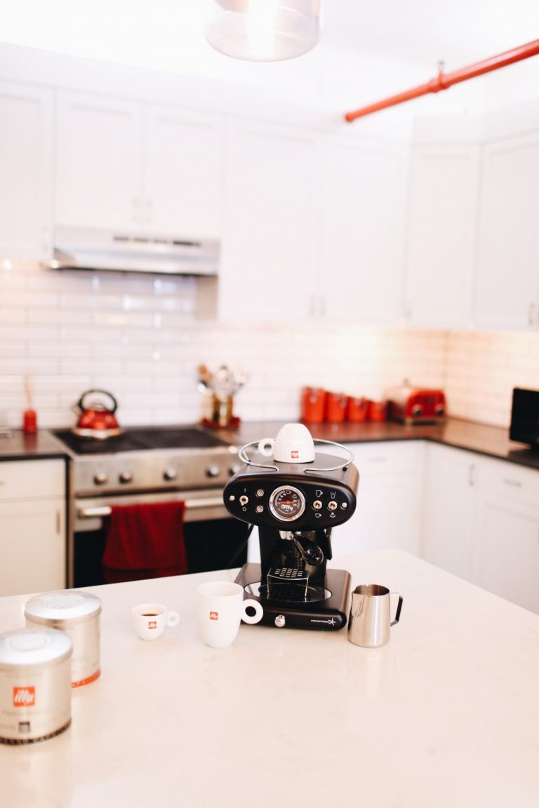 BECOMING A MASTER BARISTA WITH ILLY COFFEE - NATALIE OFF DUTY